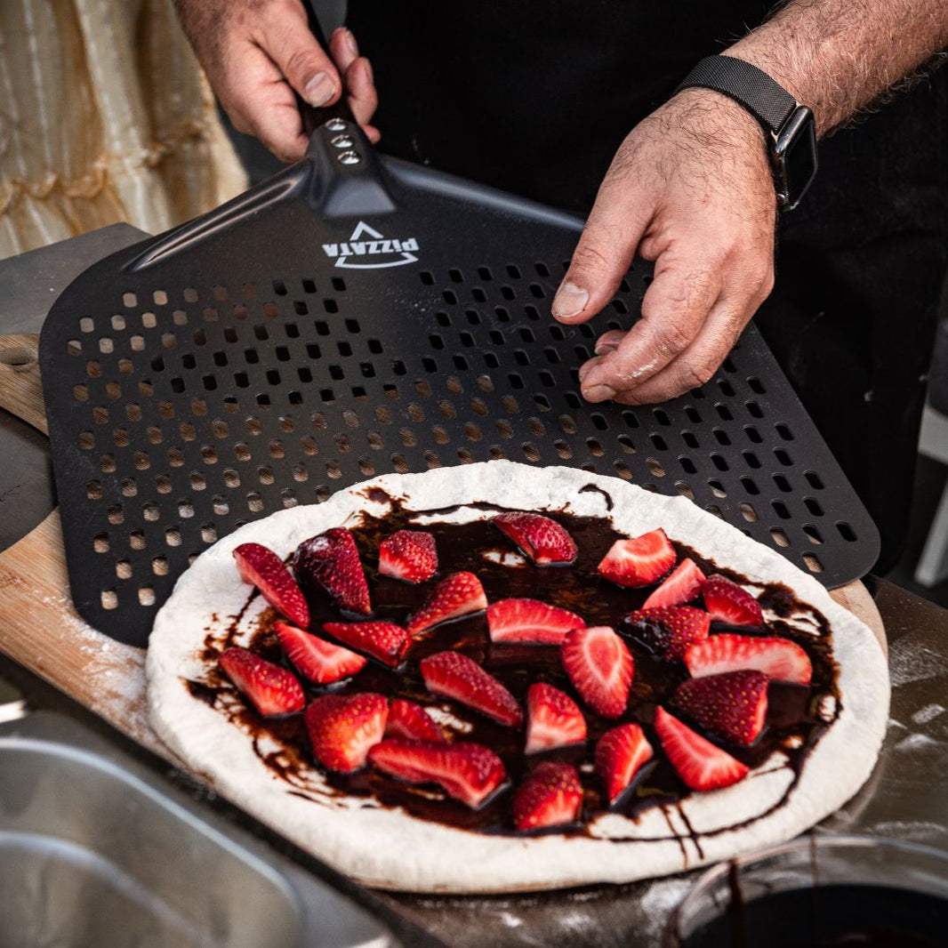 Pizzata Black Perforated Peel